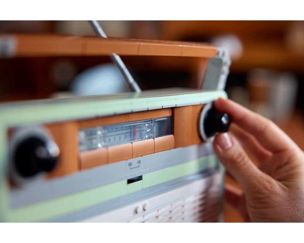 LEGO Set 10334-1 Retro Radio (2024 Icons) | Rebrickable - Build with LEGO