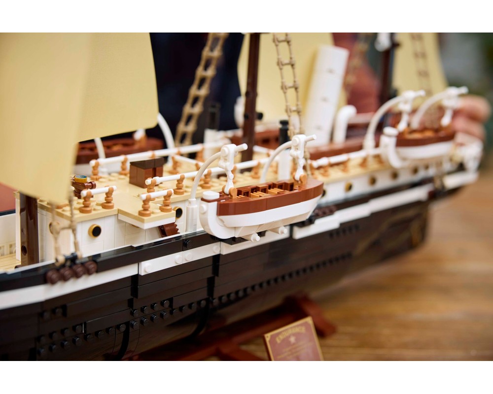 LEGO Set 10335-1 The Endurance (2024 Icons) | Rebrickable - Build with LEGO