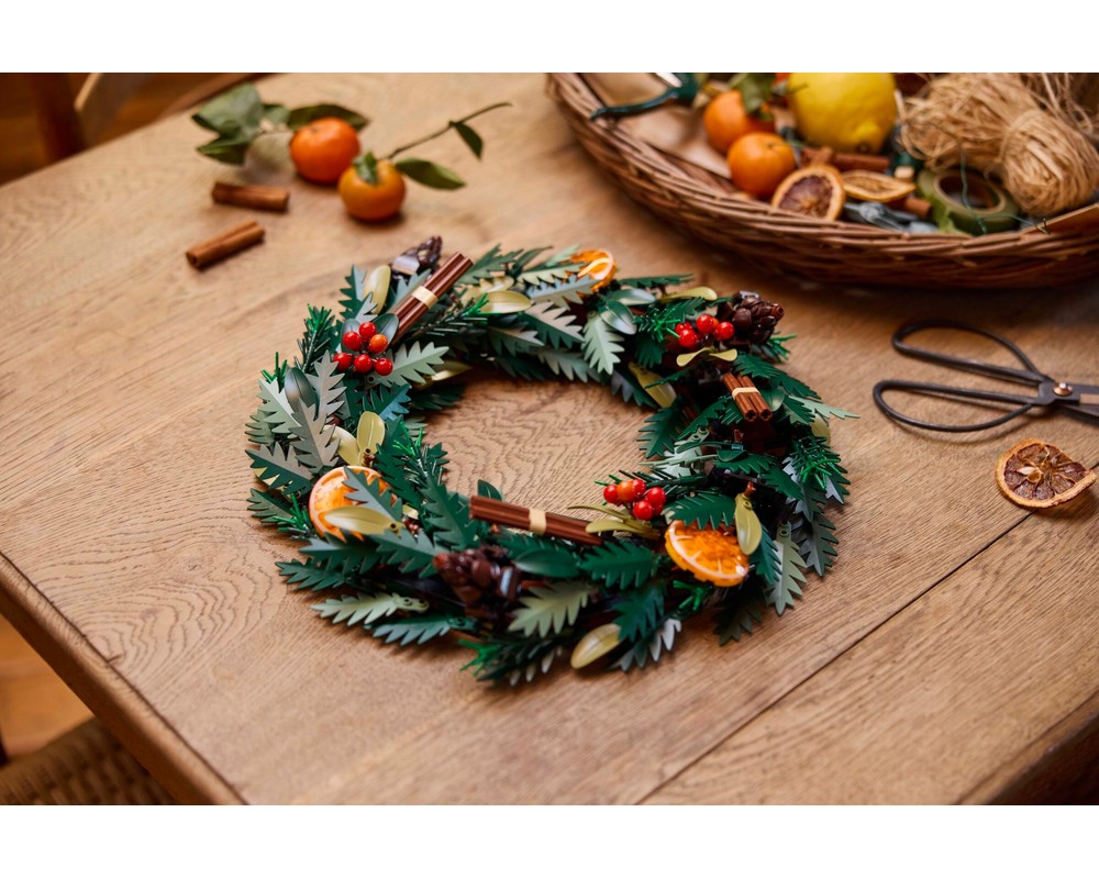 LEGO Set 10340-1 Wreath (2024 Seasonal > Christmas) | Rebrickable ...