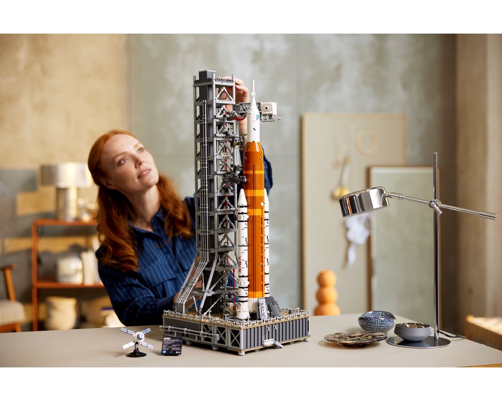 LEGO Set 10341-1 NASA Artemis Space Launch System (2024 Icons) | Rebrickable - Build with LEGO