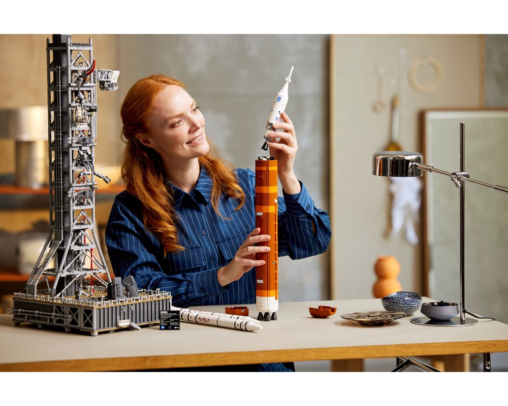 LEGO Set 10341-1 NASA Artemis Space Launch System (2024 Icons) | Rebrickable - Build with LEGO