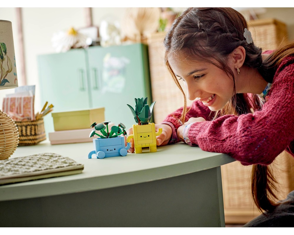 LEGO Set 10349-1 Happy Plants (2025 Botanicals) | Rebrickable - Build ...