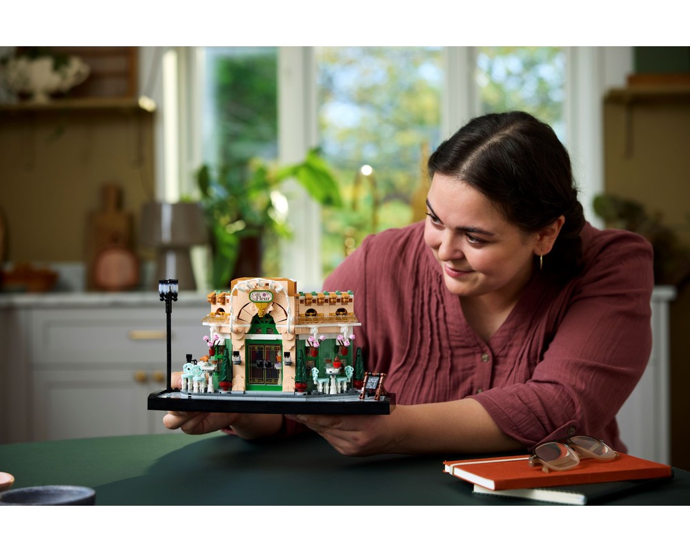 LEGO Set 10362-1 French Café (2025 Icons) | Rebrickable - Build with LEGO