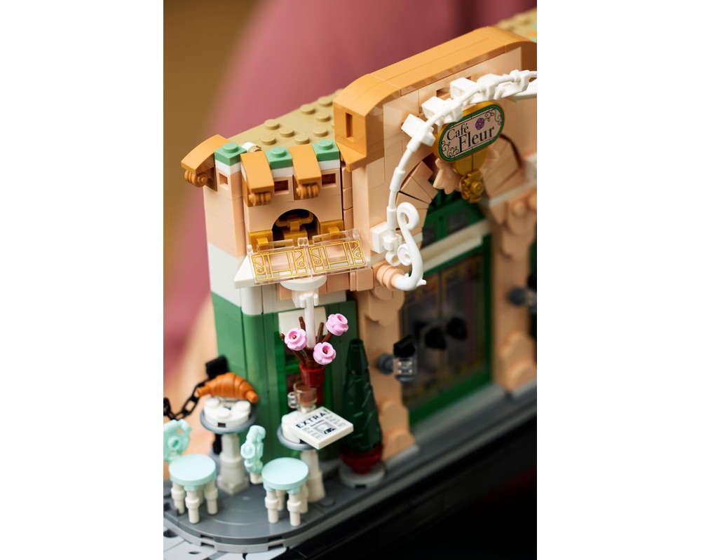 LEGO Set 10362-1 French Café (2025 Icons) | Rebrickable - Build with LEGO
