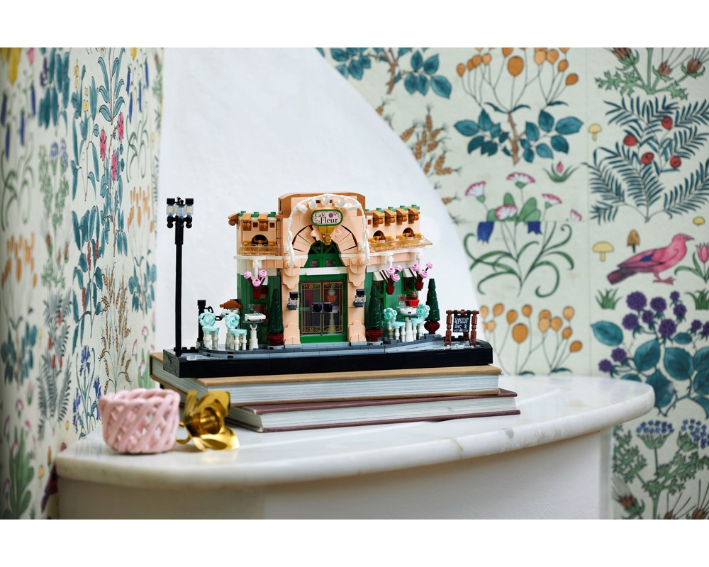 LEGO Set 10362-1 French Café (2025 Icons) | Rebrickable - Build with LEGO