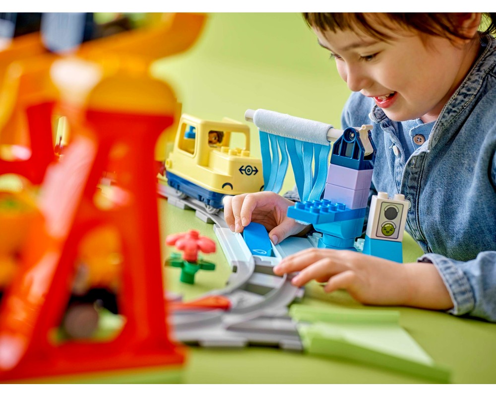 LEGO Set 10428-1 Big Interactive Community Train (2025 Duplo > Trains ...