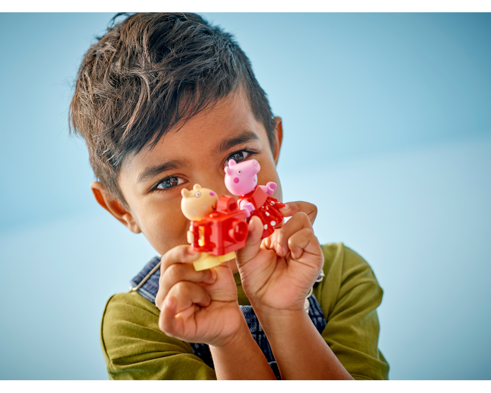 LEGO Set 10433-1 Peppa Pig Birthday House (2024 Duplo) | Rebrickable ...