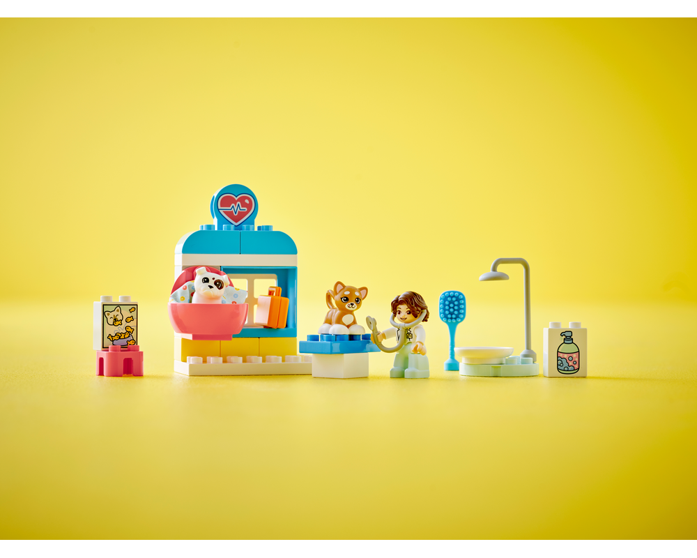 LEGO Set 10438-1 Visit to the Vet Clinic (2024 Duplo > Town ...