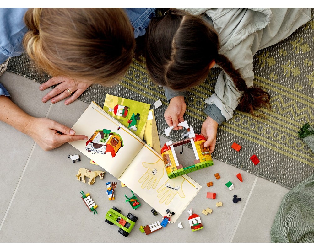 LEGO Set 10775-1 Mickey Mouse & Donald Duck's Farm (2021 Disney ...