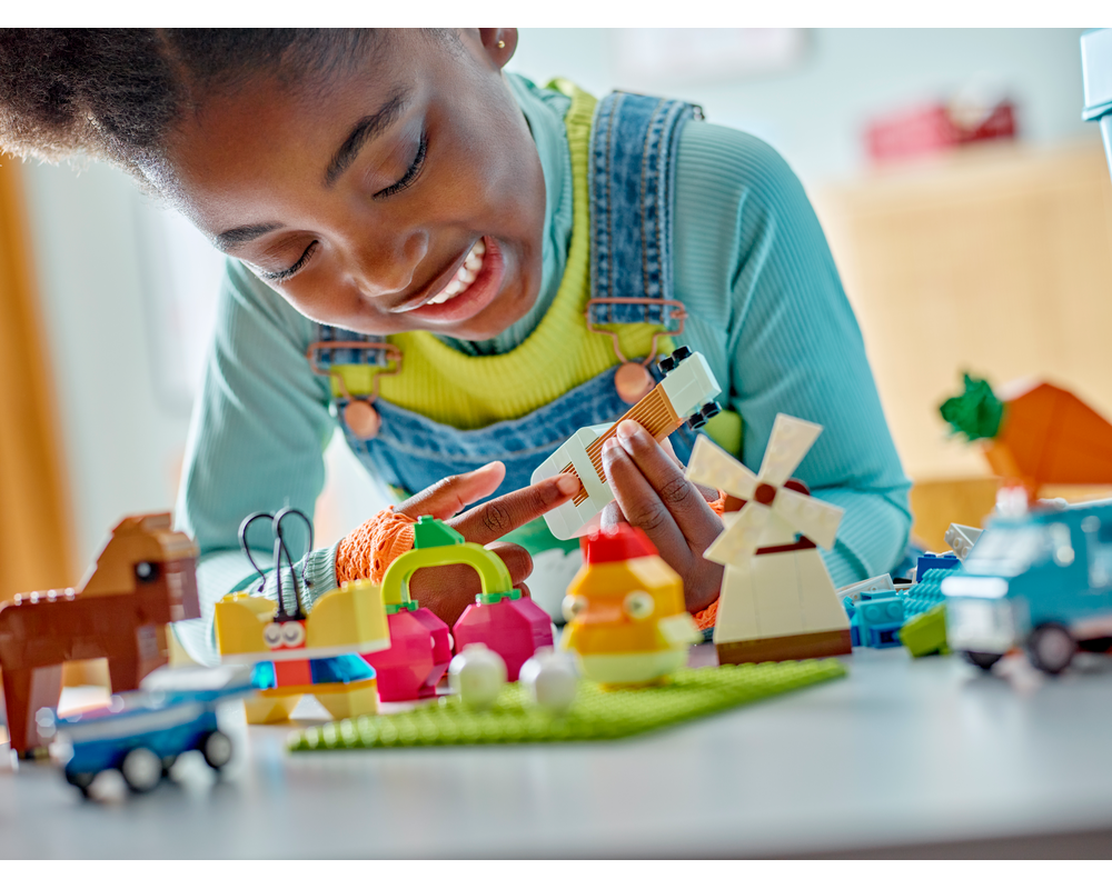 LEGO Set 11038-1 Vibrant Creative Brick Box (2024 Classic) | Rebrickable - Build with LEGO