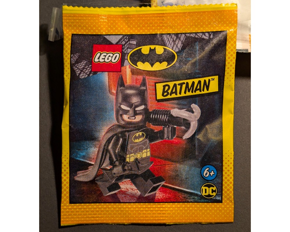 LEGO Set 212406-1 Batman with Grappling Hook and Batarang (2024 Super ...