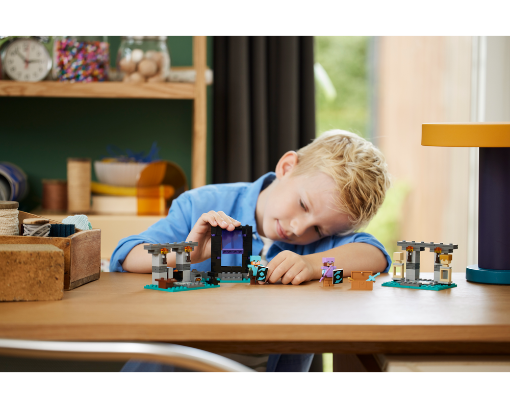 LEGO Set 21252-1 The Armoury (2023 Minecraft) | Rebrickable - Build ...