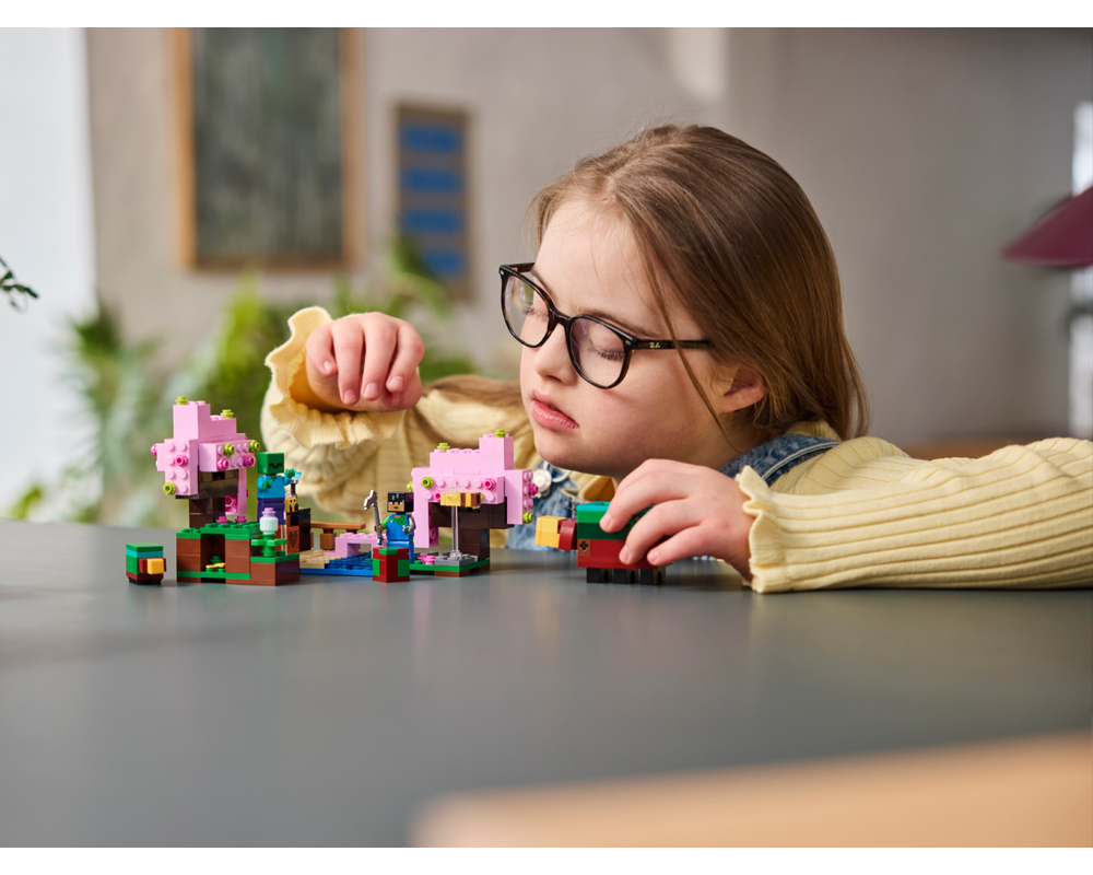 LEGO Set 21260-1 The Cherry Blossom Garden (2024 Minecraft ...