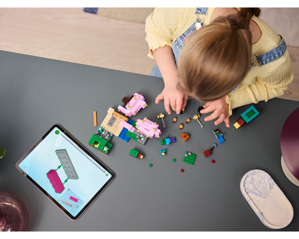 LEGO Set 21260-1 The Cherry Blossom Garden (2024 Minecraft ...