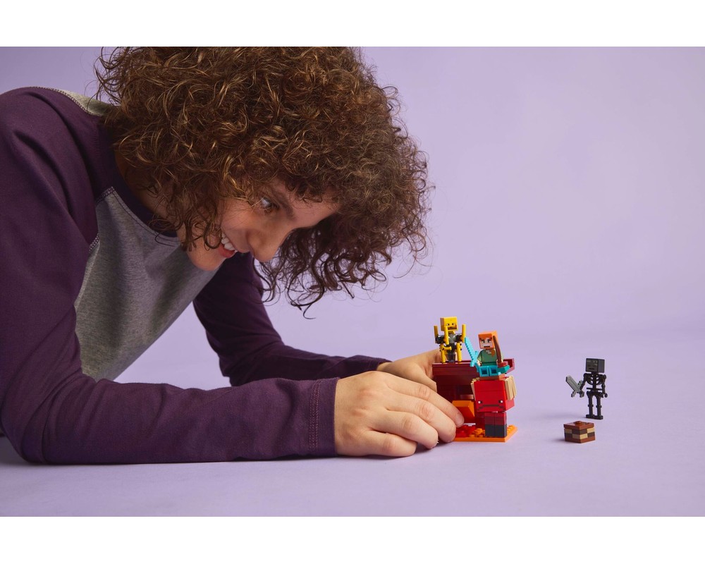 LEGO Set 21266-1 The Nether Lava Battle (2025 Minecraft) | Rebrickable ...