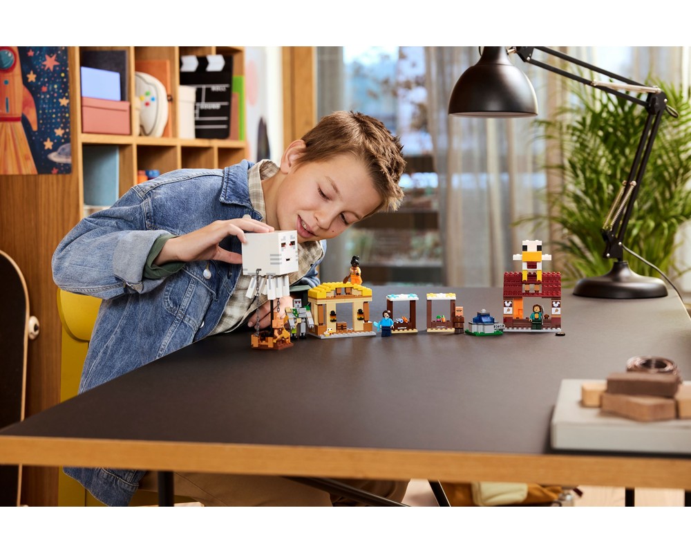 LEGO Set 21273-1 The Ghast Balloon Village Attack (2025 Minecraft ...