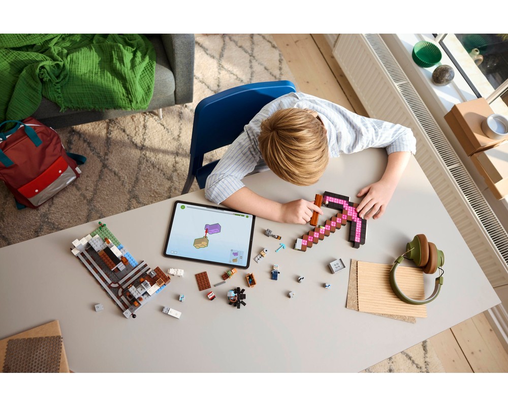 LEGO Set 21277-1 The Pickaxe Mine (2025 Minecraft) | Rebrickable ...