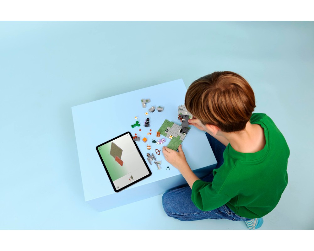 LEGO Set 21586-1 The Pale Garden (2026 Minecraft) | Rebrickable - Build ...