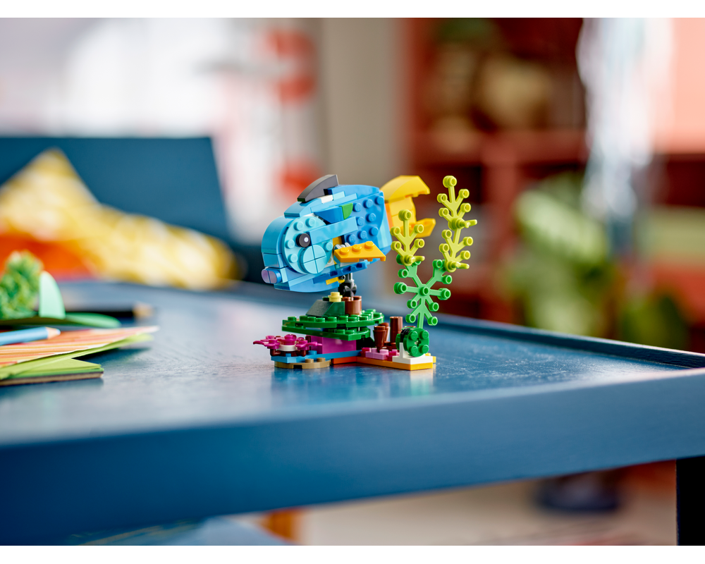 LEGO Set 31136-1 Exotic Parrot (2023 Creator > Creator 3-in-1 ...