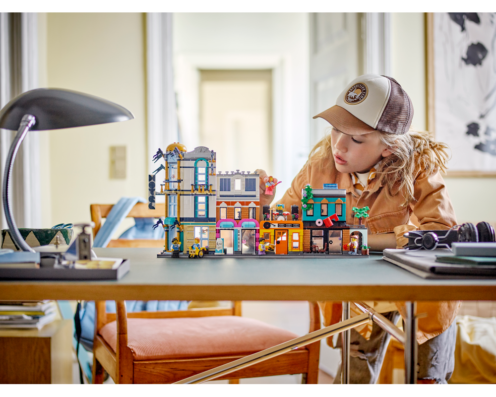 LEGO Set 31141-1 Main Street (2023 Creator > Creator 3-in-1 ...