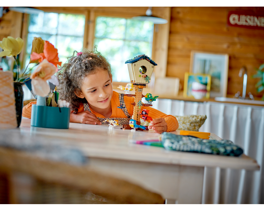 LEGO Set 31143-1 Birdhouse (2023 Creator > Creator 3-in-1 ...