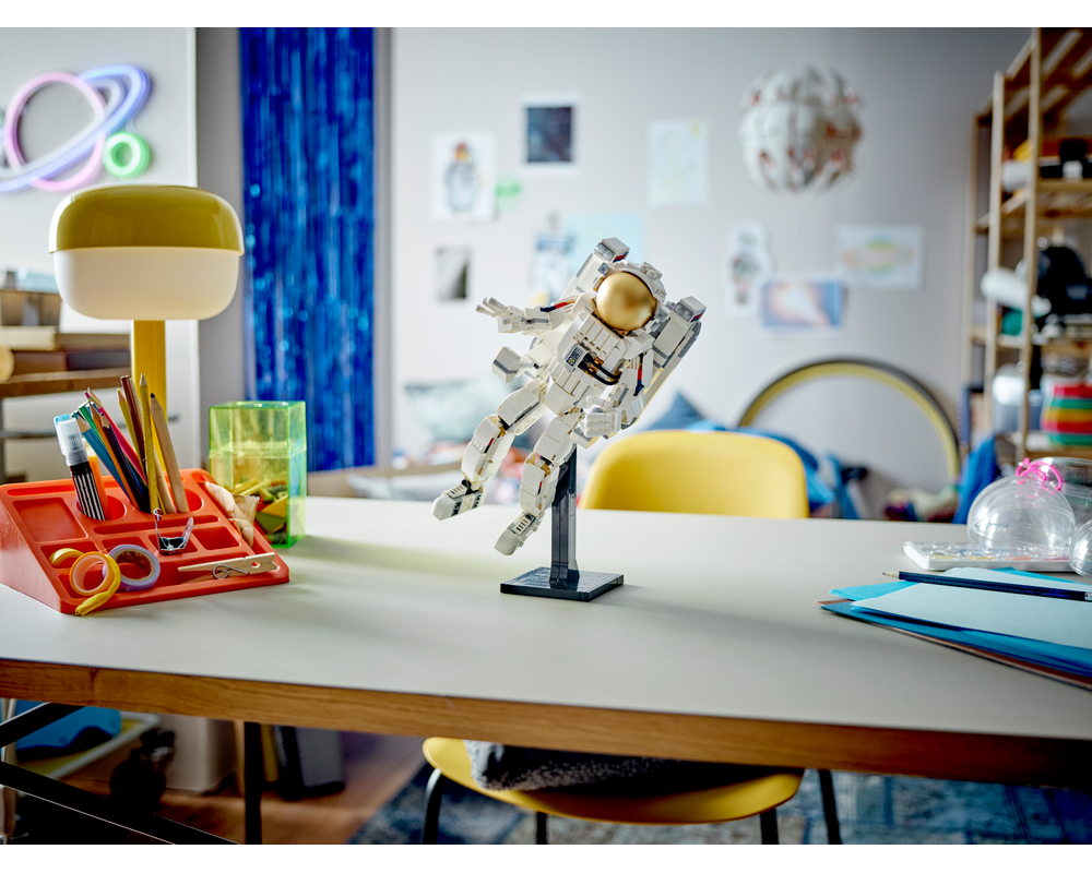 LEGO Set 31152-1 Space Astronaut (2024 Creator > Creator 3-in-1 ...