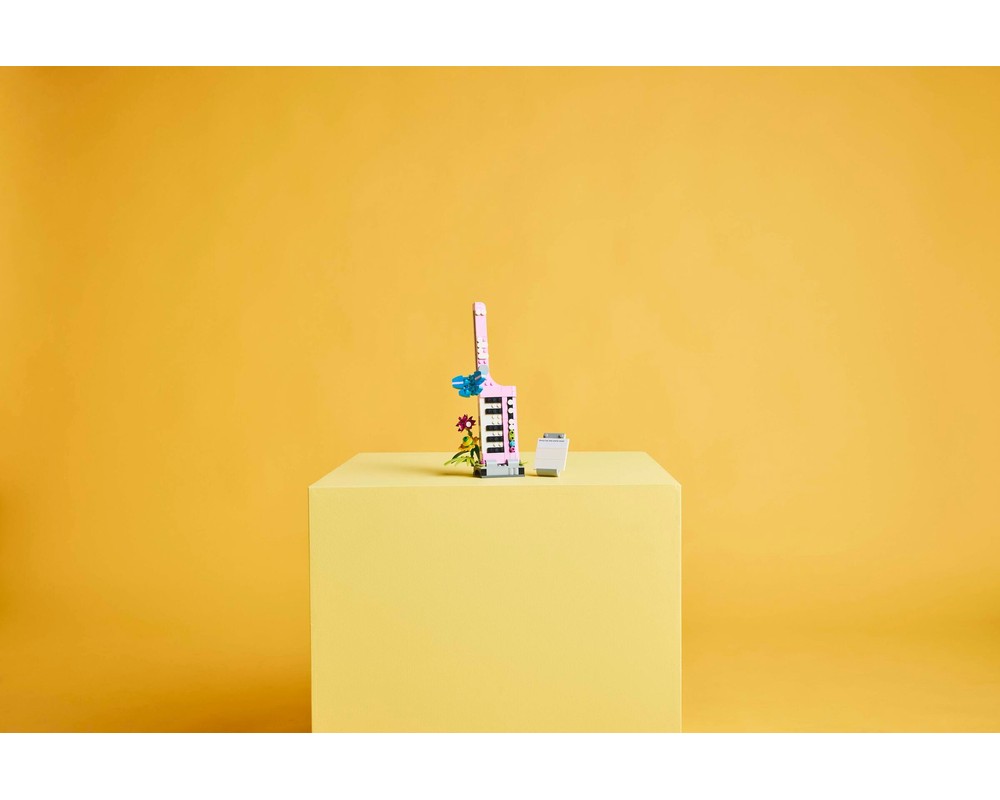 LEGO Set 31169-1 Typewriter with Flowers (2025 Creator > Creator 3-in-1 ...