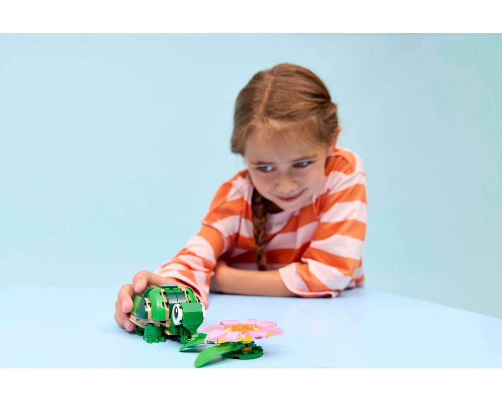 LEGO Set 31377-1 Turtle with a Water Lily Flower (2026 Creator ...