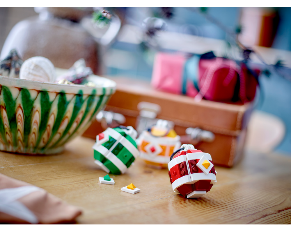 LEGO Set 40604-1 Christmas Decor Set (2023 Seasonal > Christmas ...