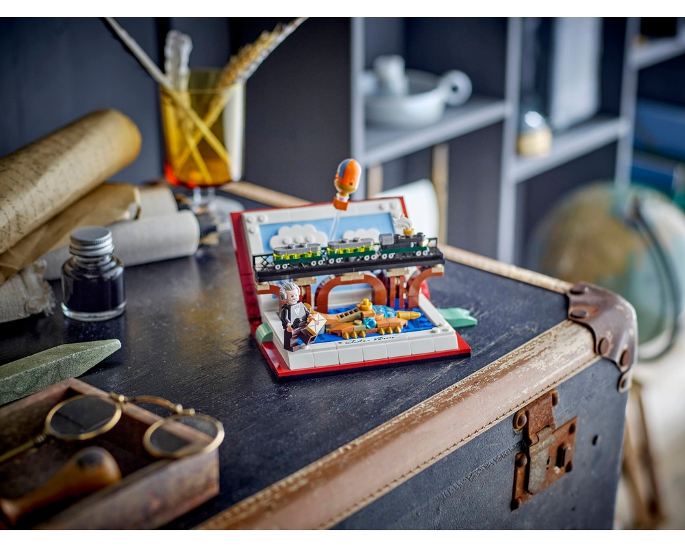 LEGO Set 40690-1 Tribute to Jules Verne's Books (2024 Promotional ...