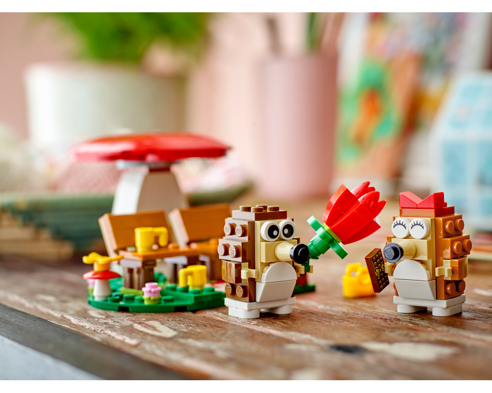 LEGO Set 40711-1 Hedgehog Picnic Date (2024 Other) | Rebrickable ...