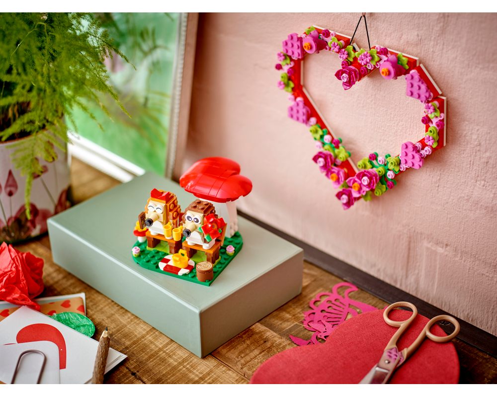 LEGO Set 40711-1 Hedgehog Picnic Date (2024 Other) | Rebrickable ...