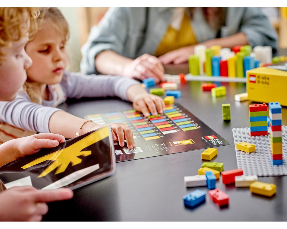 LEGO Set 40723-1 Play with Braille - Italian Alphabet (2024 Other ...