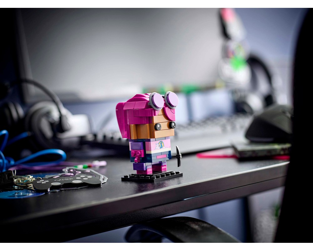 LEGO Set 40728-1 Brite Bomber (2024 Brickheadz) | Rebrickable - Build ...