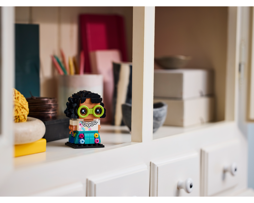 LEGO Set 40753-1 Mirabel Madrigal (2024 Brickheadz) | Rebrickable ...