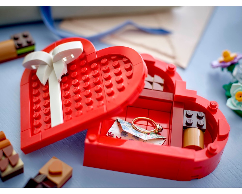 LEGO Set 40759-1 Celebration Series: Valentine's Day Box (2025 Seasonal ...