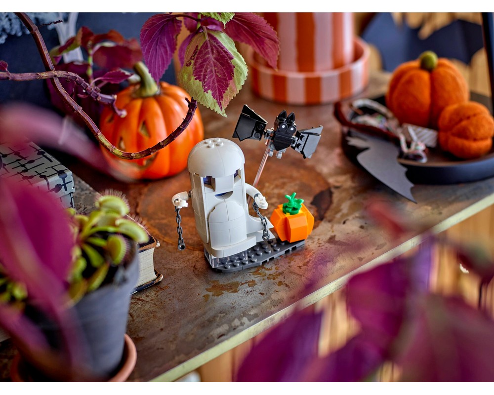 LEGO Set 40772-1 Celebration Series: Luminous Ghost (2025 Seasonal ...