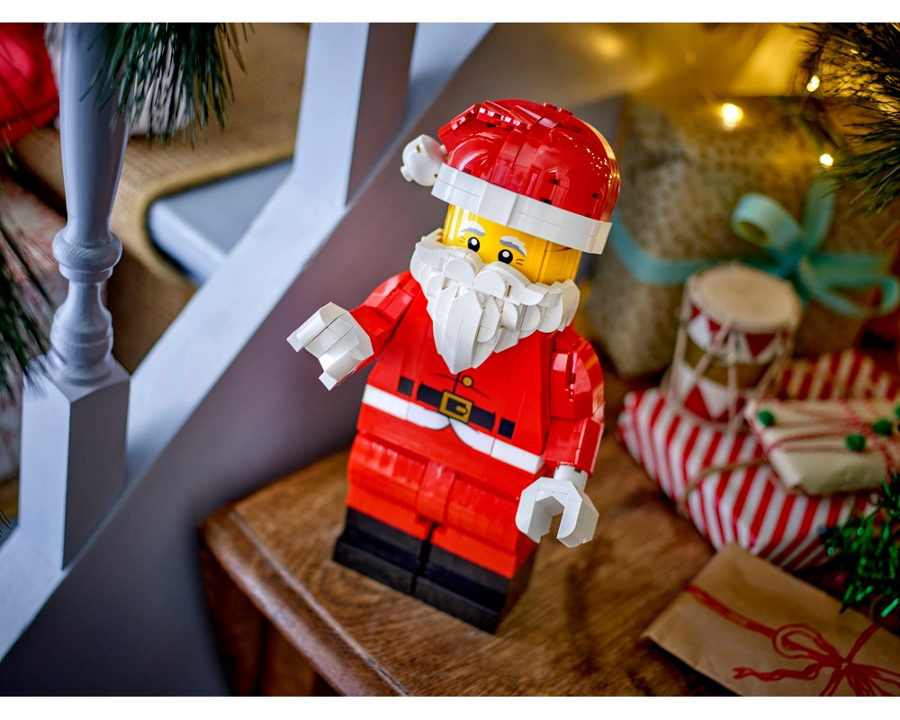 LEGO Set 40820-1 Up-Scaled Santa Minifigure (2025 Seasonal > Christmas ...