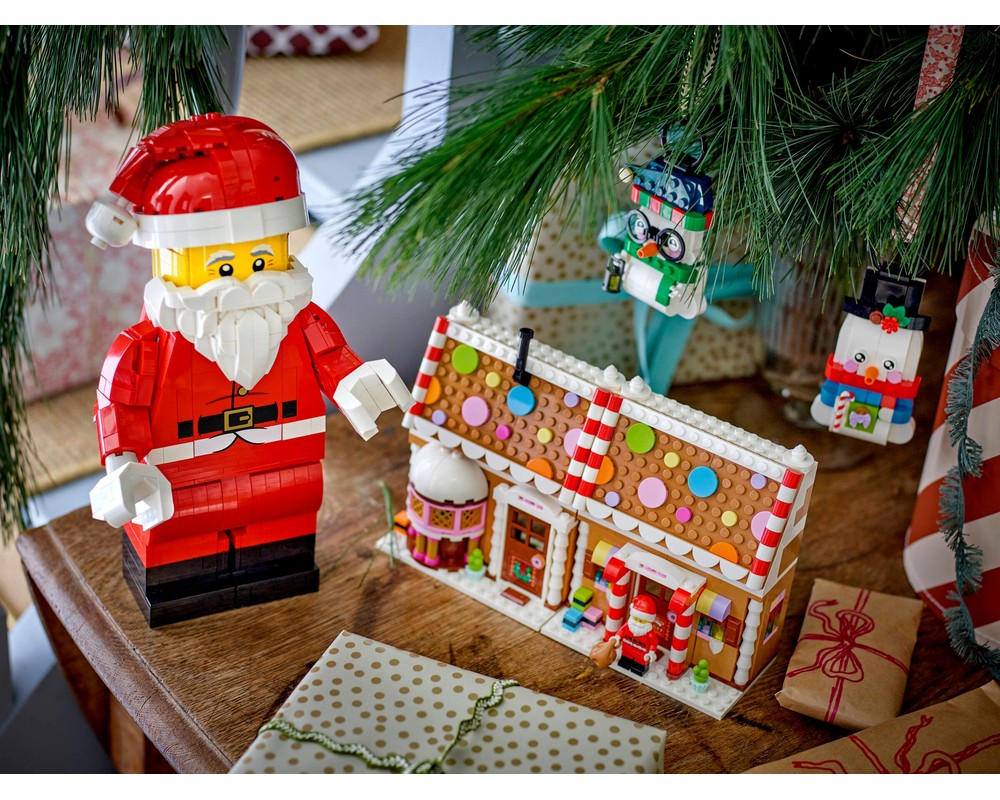 LEGO Set 40820-1 Up-Scaled Santa Minifigure (2025 Seasonal > Christmas ...