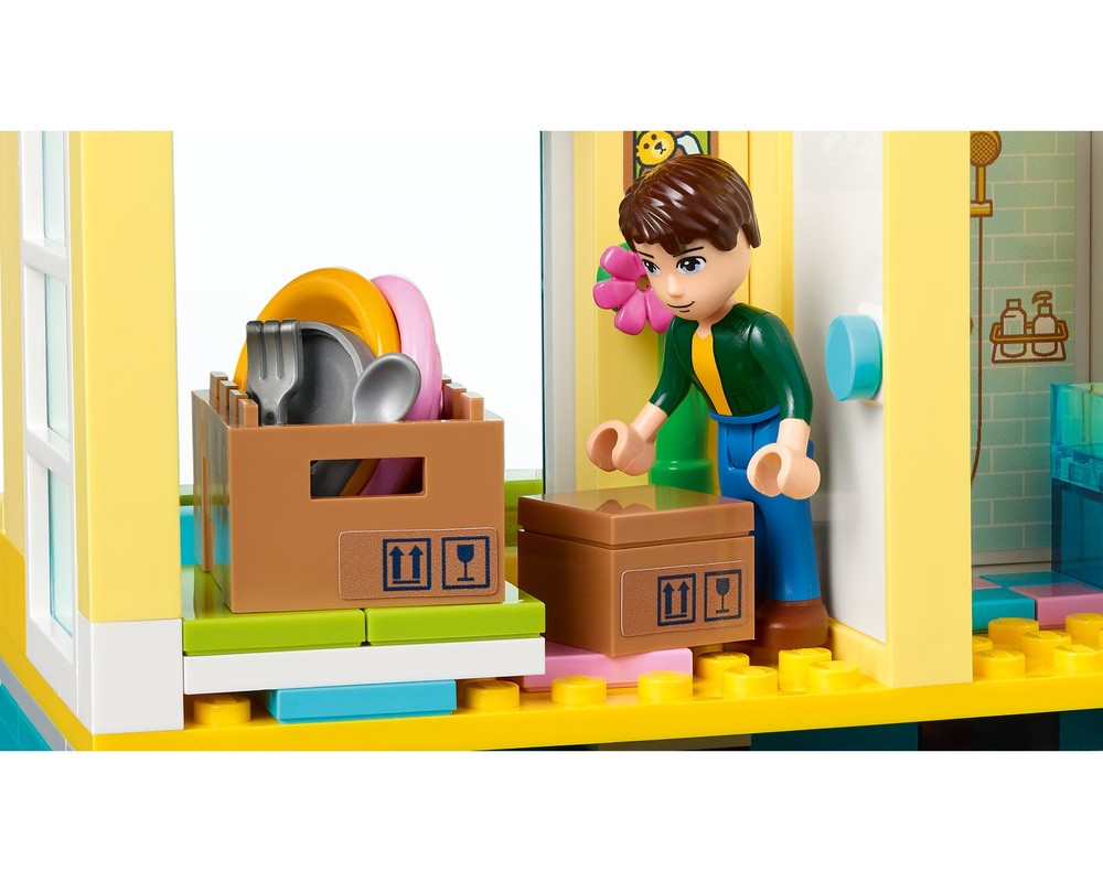 LEGO Set 41704-1 Main Street Building (2022 Friends) | Rebrickable ...