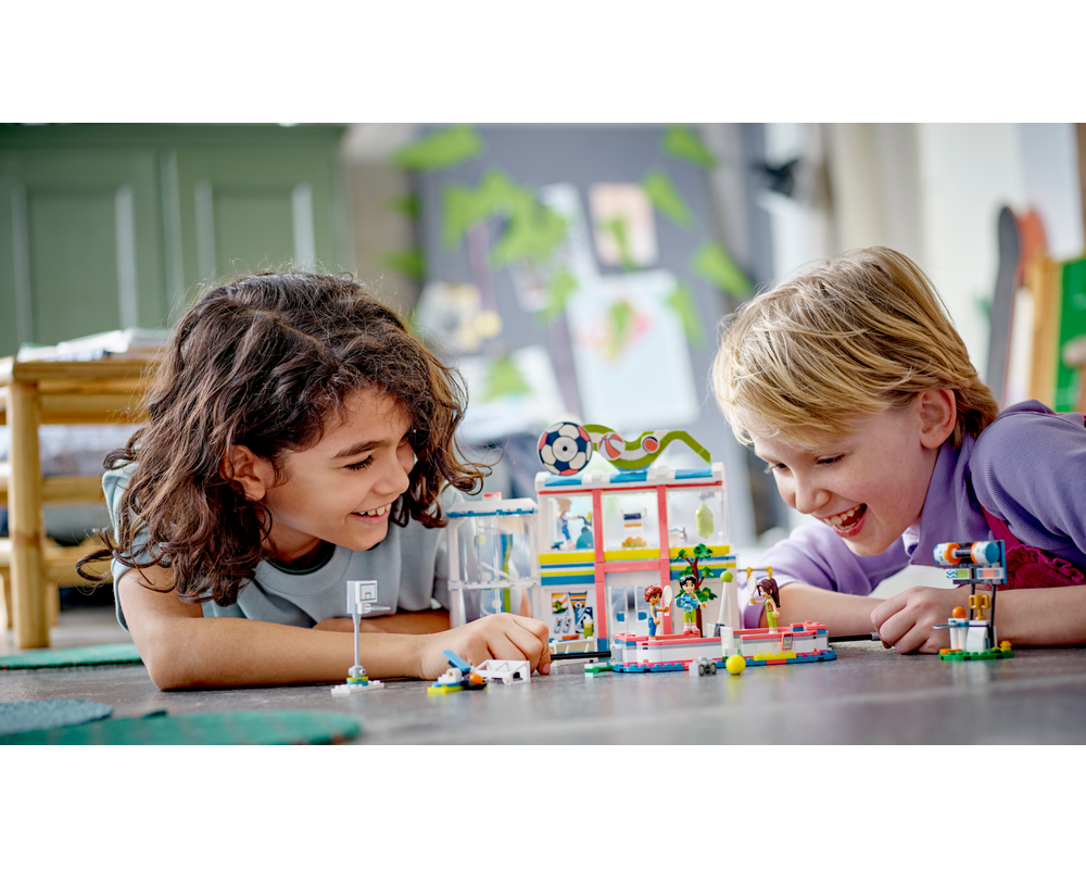 LEGO Set 41744-1 Sports Centre (2023 Friends) | Rebrickable - Build ...