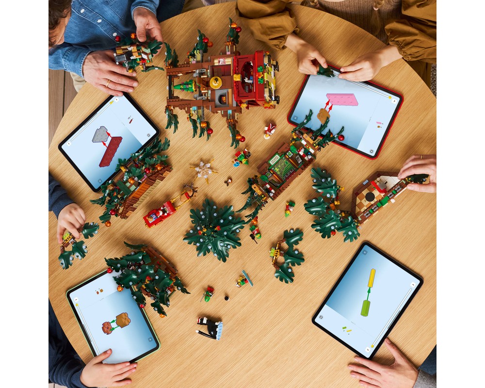 LEGO Set 41843-1 Family Christmas Tree Decoration (2025 Seasonal ...