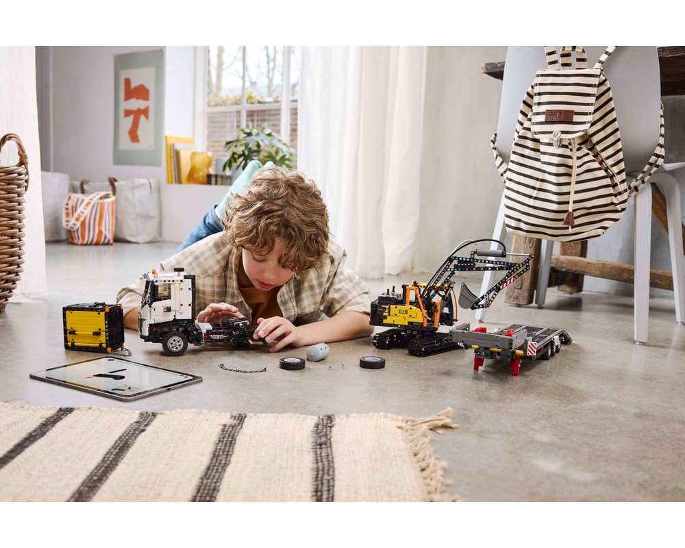 LEGO Set 42175-1 Volvo FMX Truck & EC230 Electric Excavator (2024 ...