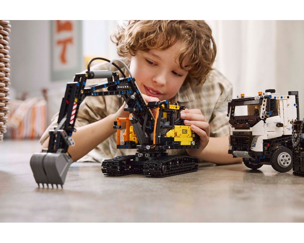 LEGO Set 42175-1 Volvo FMX Truck & EC230 Electric Excavator (2024 ...