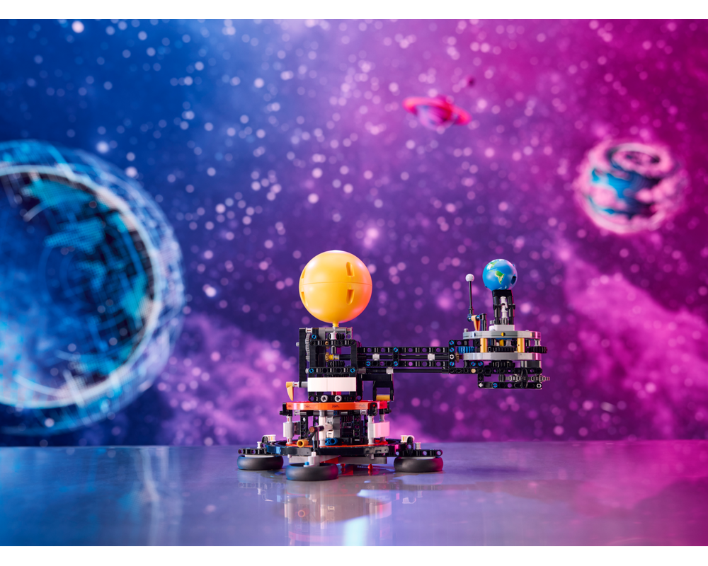 LEGO Set 42179-1 Planet Earth and Moon in Orbit (2024 Technic ...