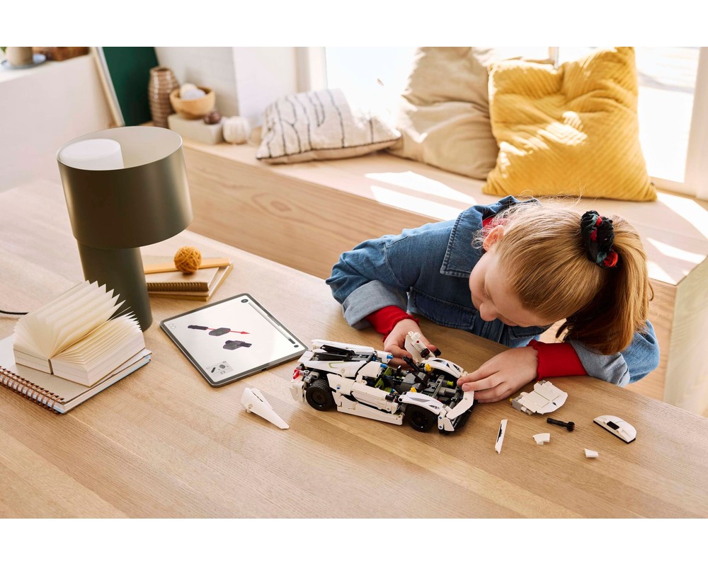 LEGO Set 42184-1 Koenigsegg Jesko Absolut White Hypercar (2024 Technic ...