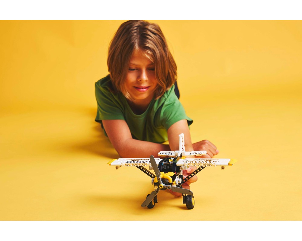 LEGO Set 42198-1 Bush Plane (2025 Technic) | Rebrickable - Build with LEGO