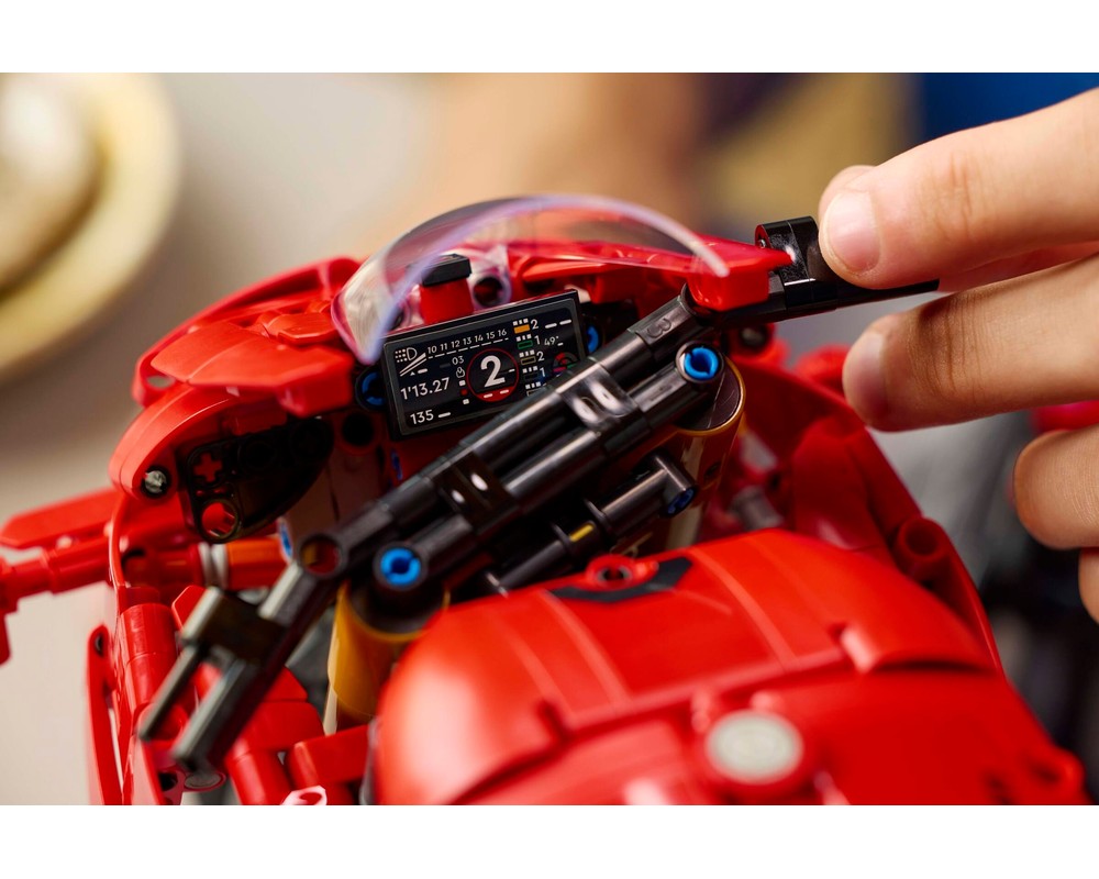 LEGO Set 42202-1 Ducati Panigale V4 S Motorcycle (2025 Technic ...