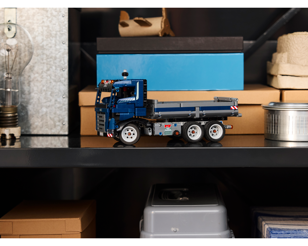 LEGO Set 42203-1 Tipping Dump Truck (2025 Technic) | Rebrickable ...