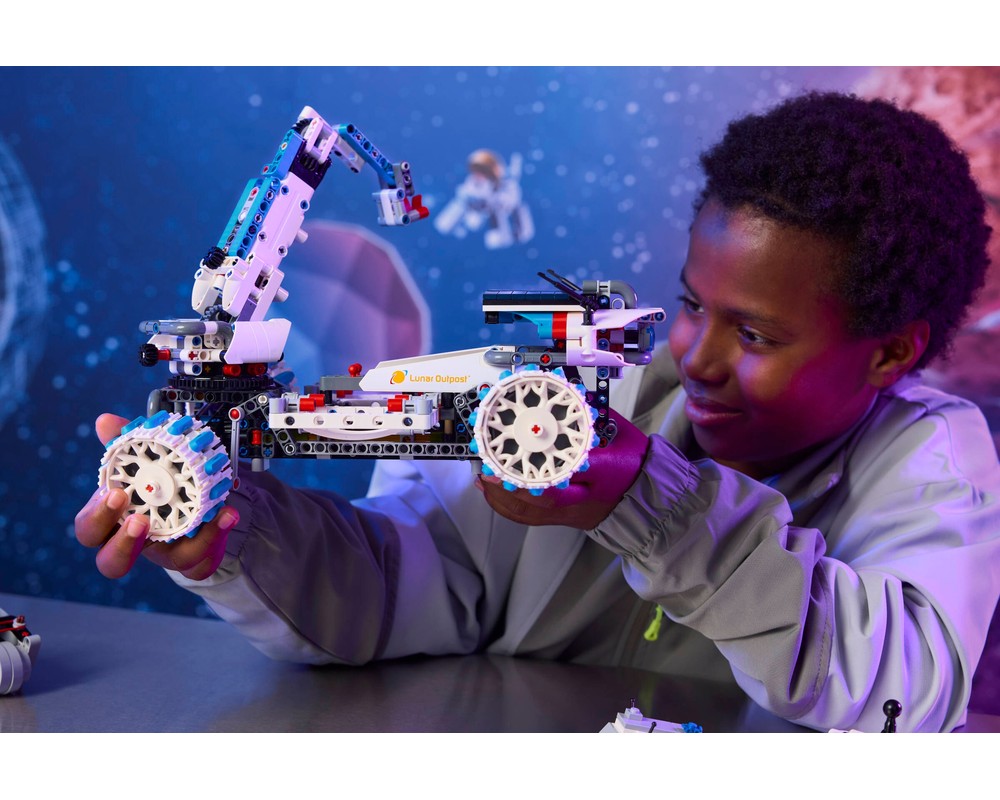LEGO Set 42211-1 Lunar Outpost Moon Rover Space Vehicle (2025 Technic ...